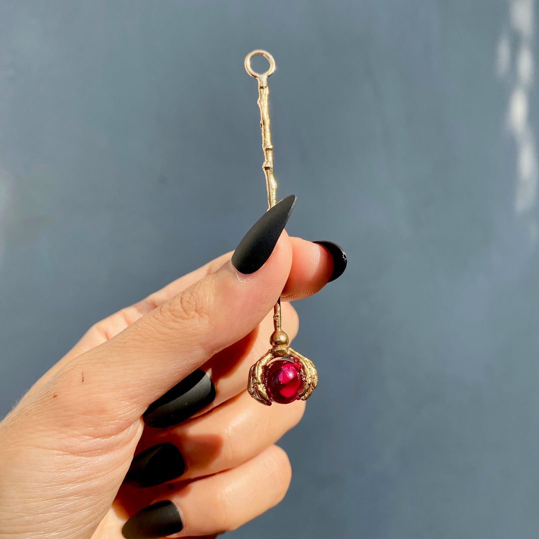 Coven Giggle Wand // Lilith Ruby – Red Tail